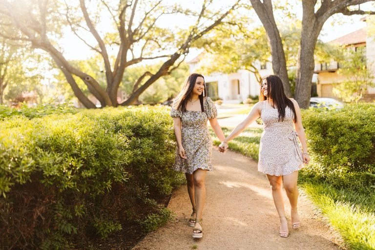 Katherine & Halie | Dallas Best Friend Senior Session ...
